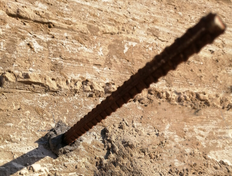 Cinq étapes de scellement de fers à béton - Face-Pro